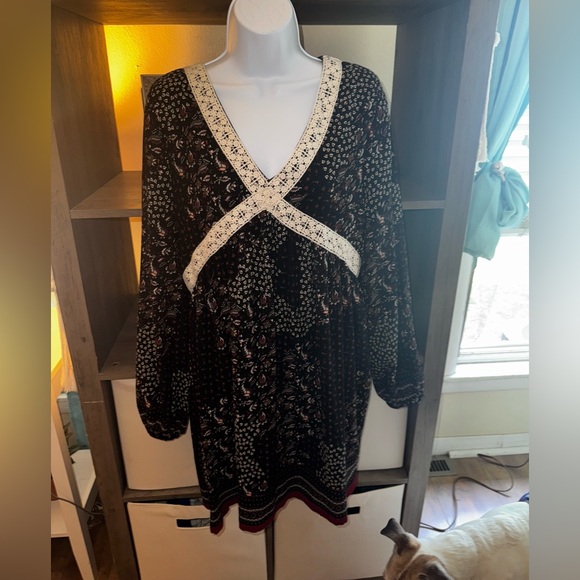 entro | Dresses | Entro Black Floral Dress With Cream Accents | Poshmark